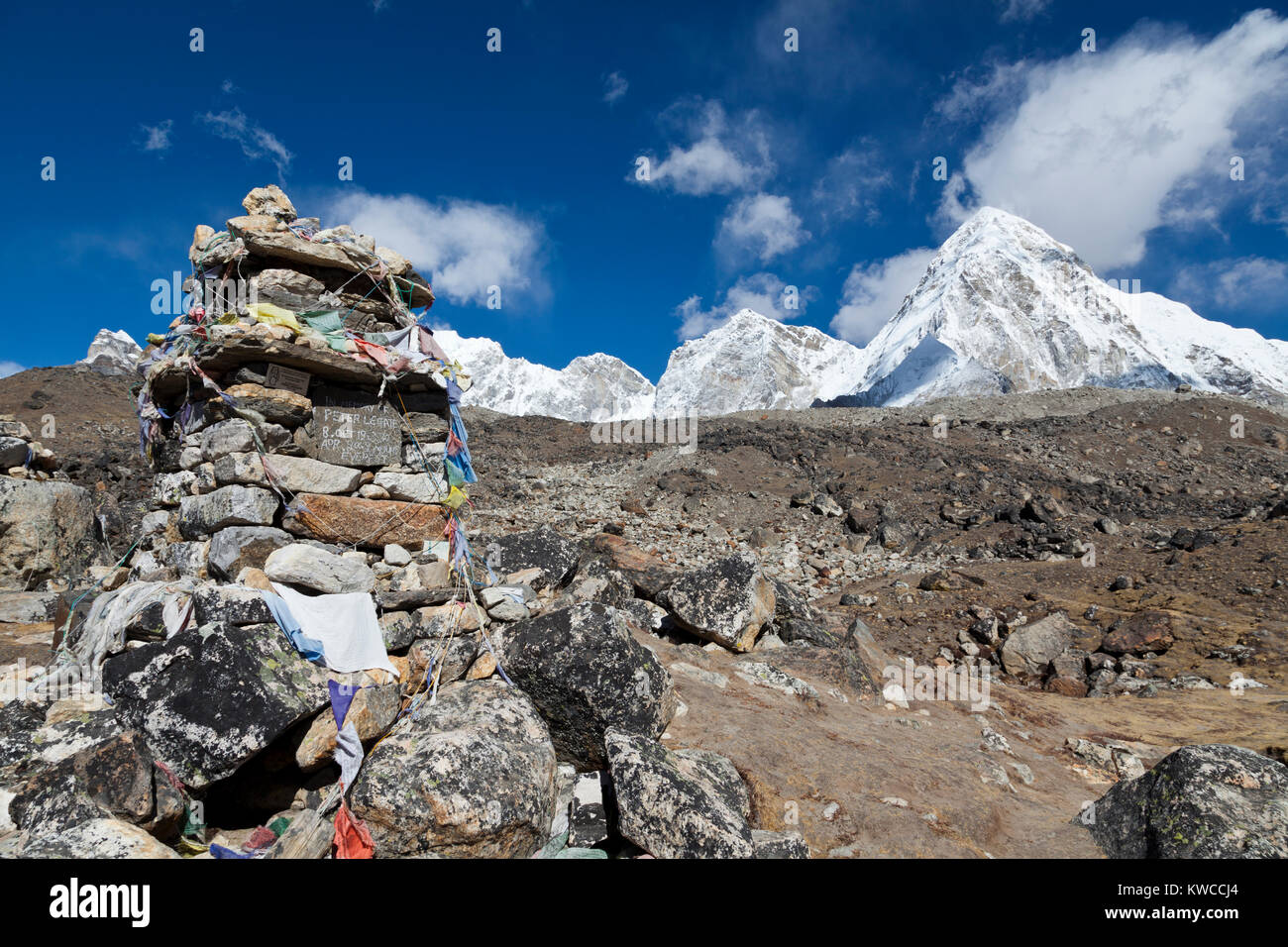 Mounts Everest and Lothse, way to Everest base camp Stock Photo - Alamy