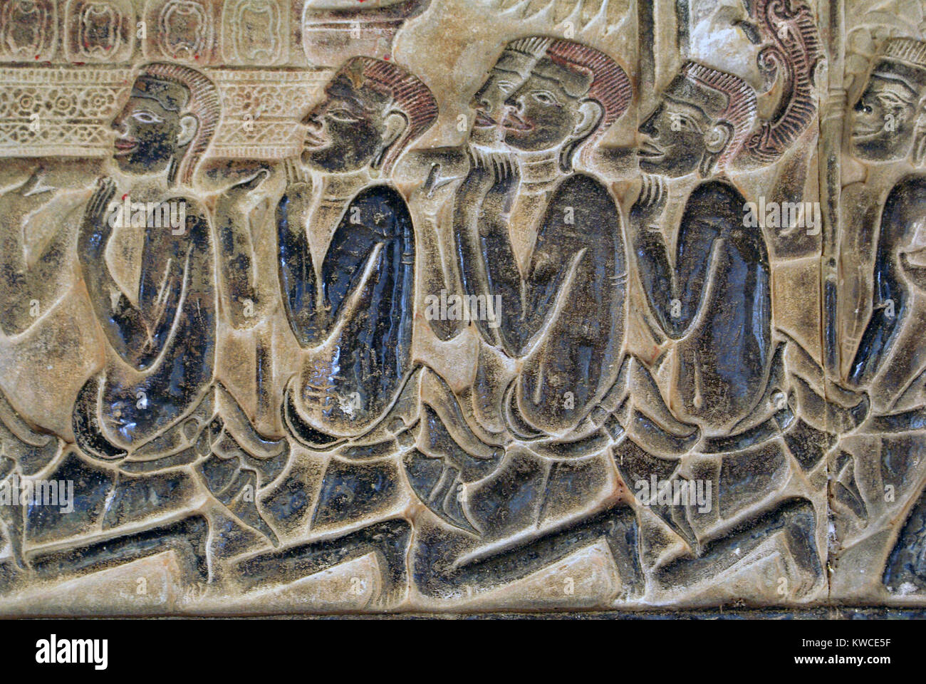 People with palankin on the wall, Angkor wat, Cambodia Stock Photo - Alamy
