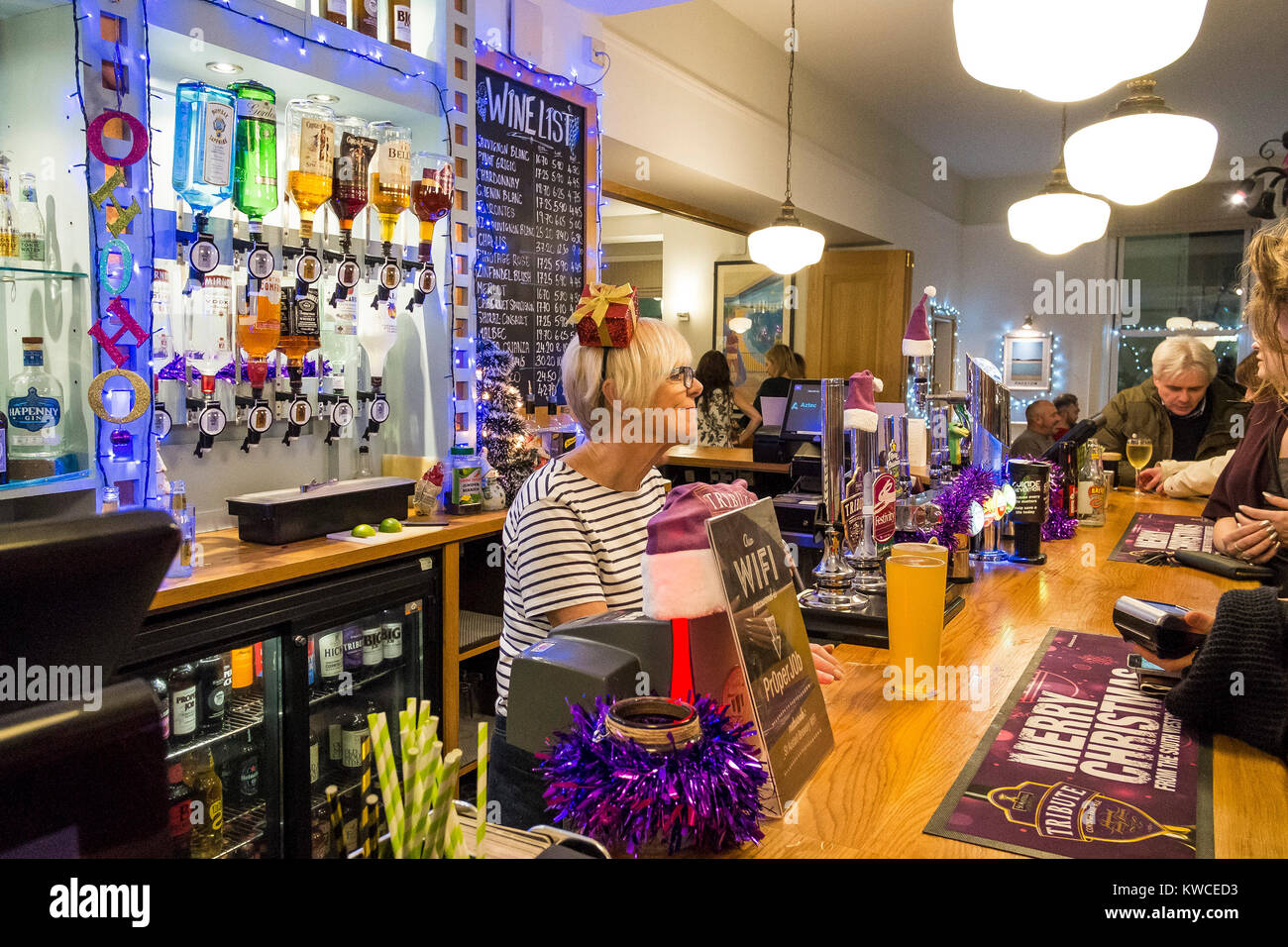 Busy Pub High Resolution Stock Photography and Images - Alamy