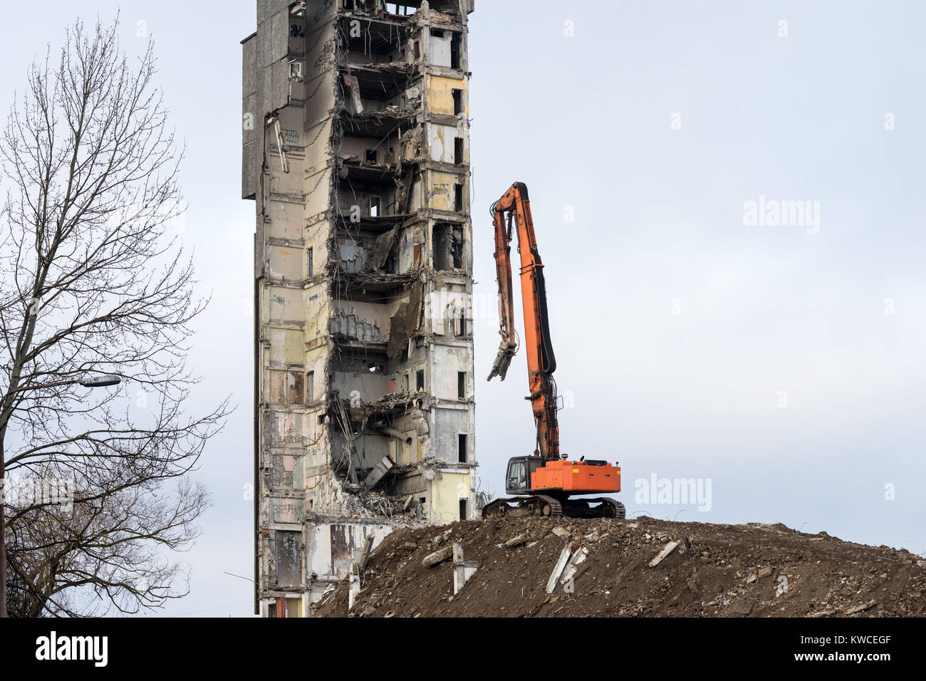 Demolition machine hi-res stock photography and images - Alamy