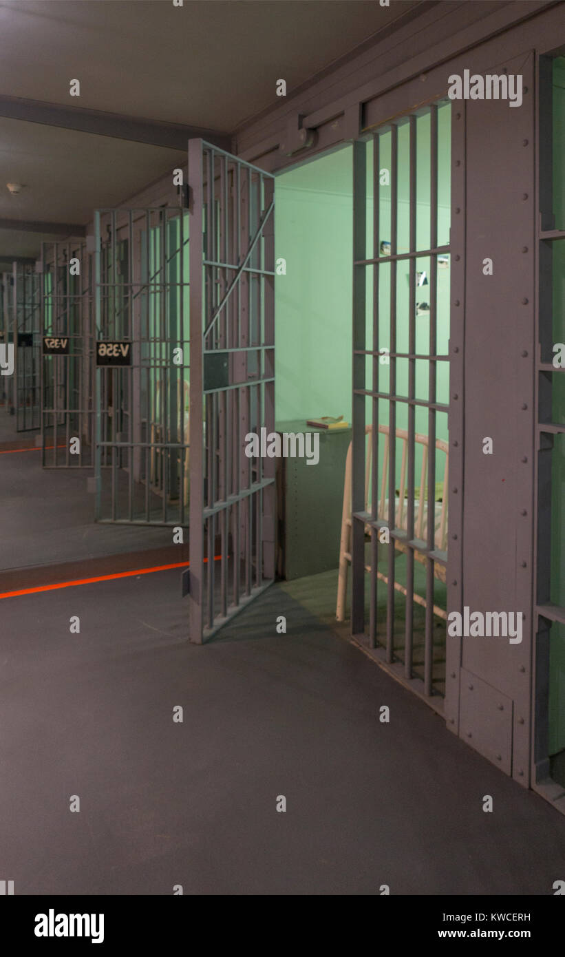 New york prison cell hi-res stock photography and images - Alamy