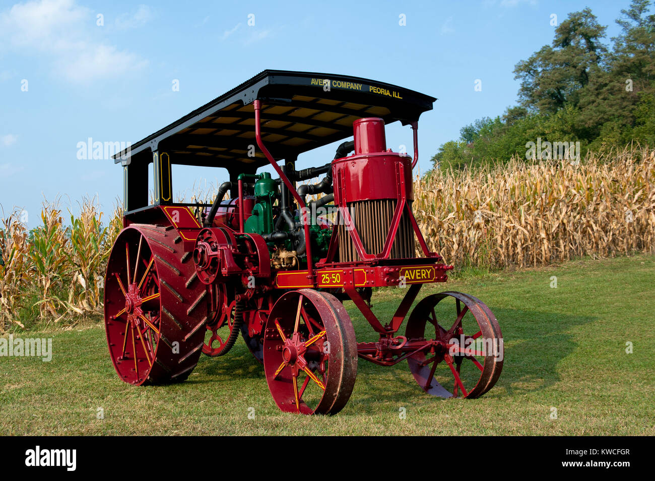Avery tractor hi-res stock photography and images - Alamy