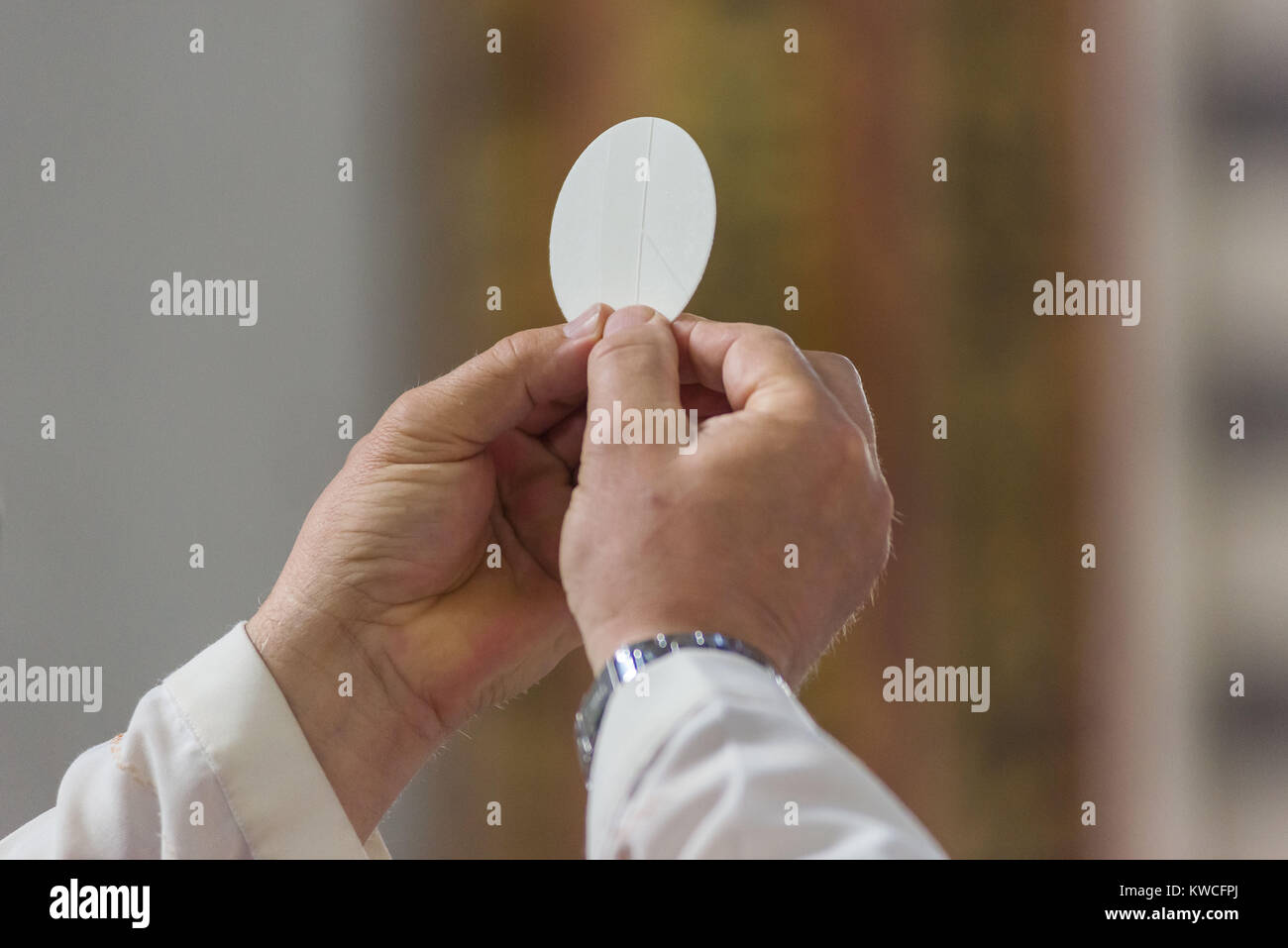 Offertory mass catholic hi-res stock photography and images - Alamy