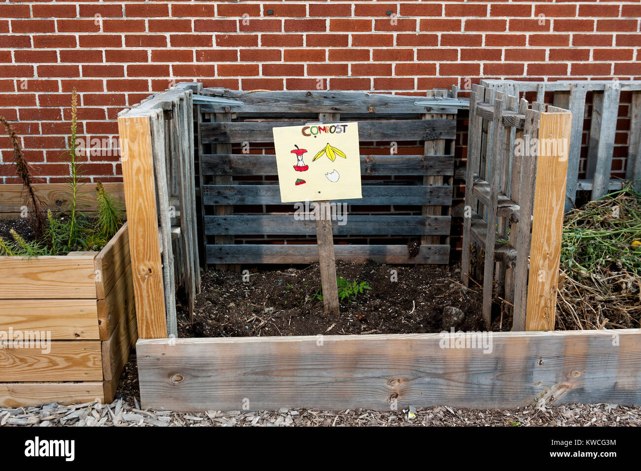 Compost garden enclosure hi-res stock photography and images - Alamy
