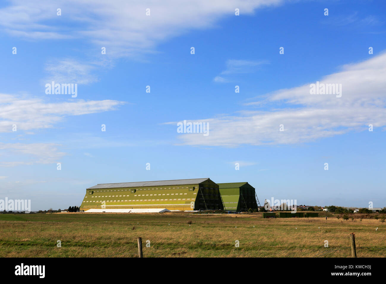 Airfield hangers hi-res stock photography and images - Alamy
