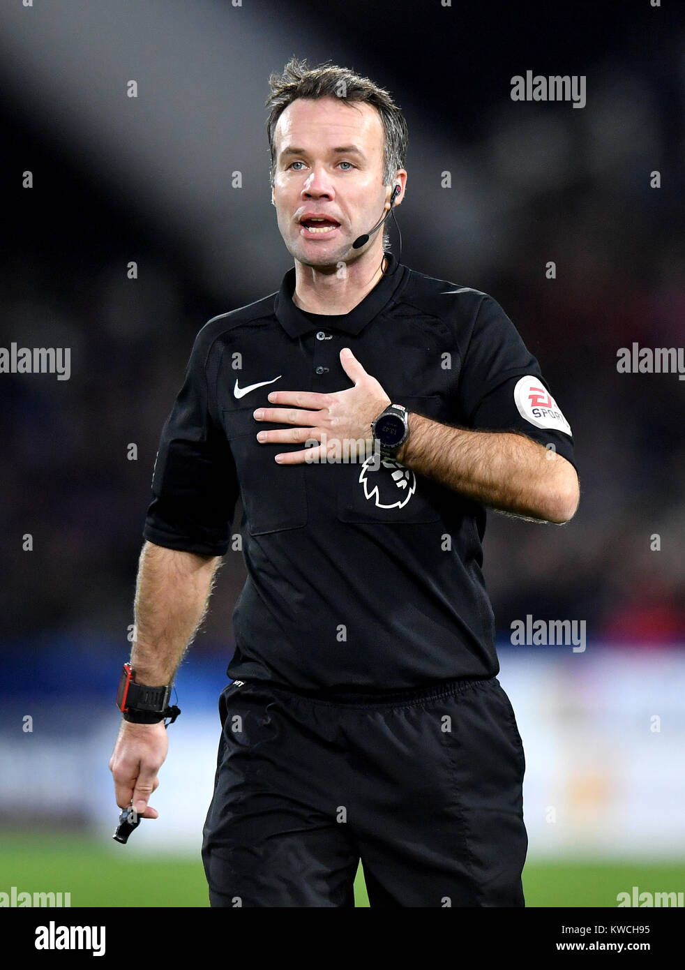 Paul tierney referee hi-res stock photography and images - Alamy