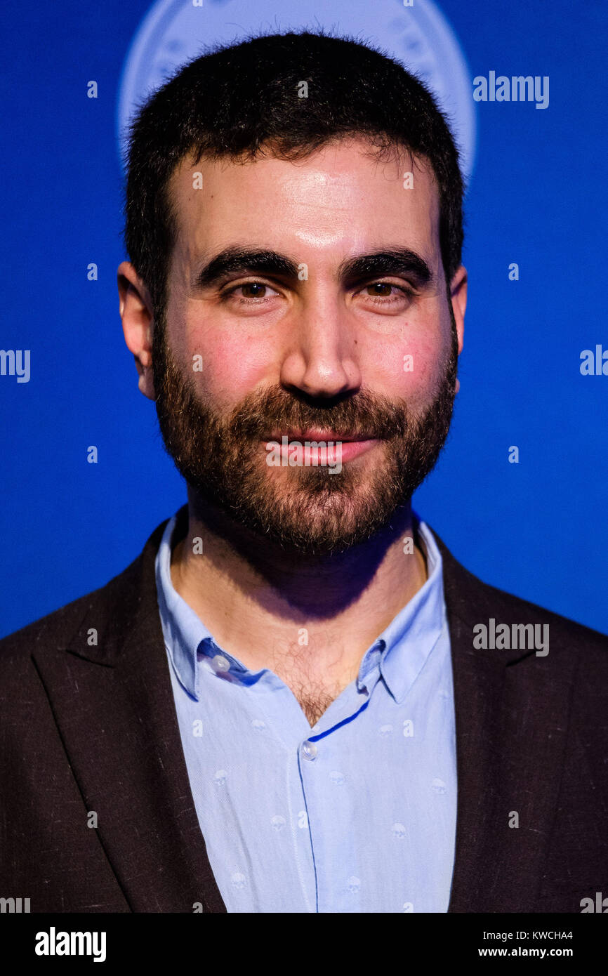 Brett goldstein hi-res stock photography and images - Alamy