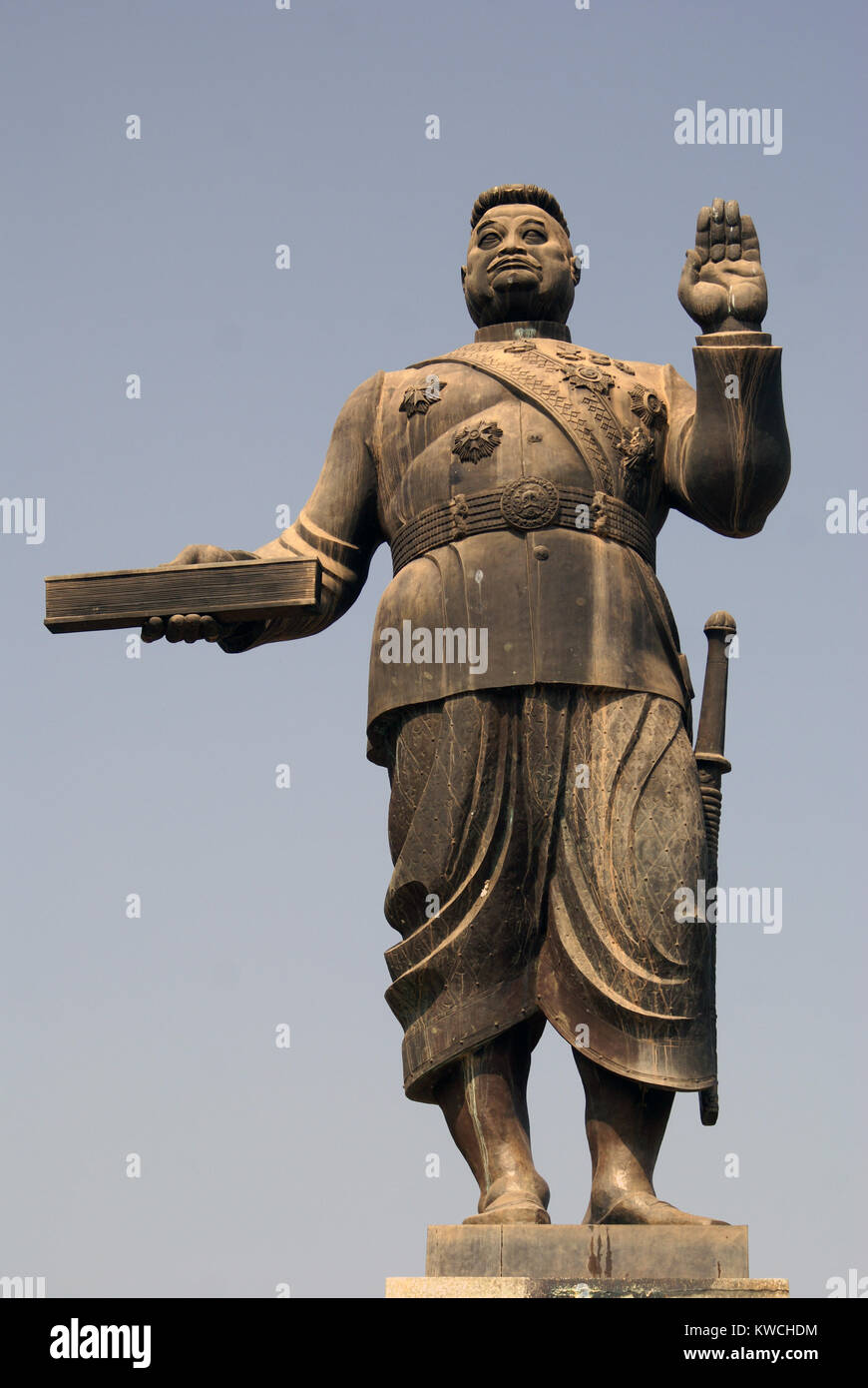 Old king of laos statue hi-res stock photography and images - Alamy