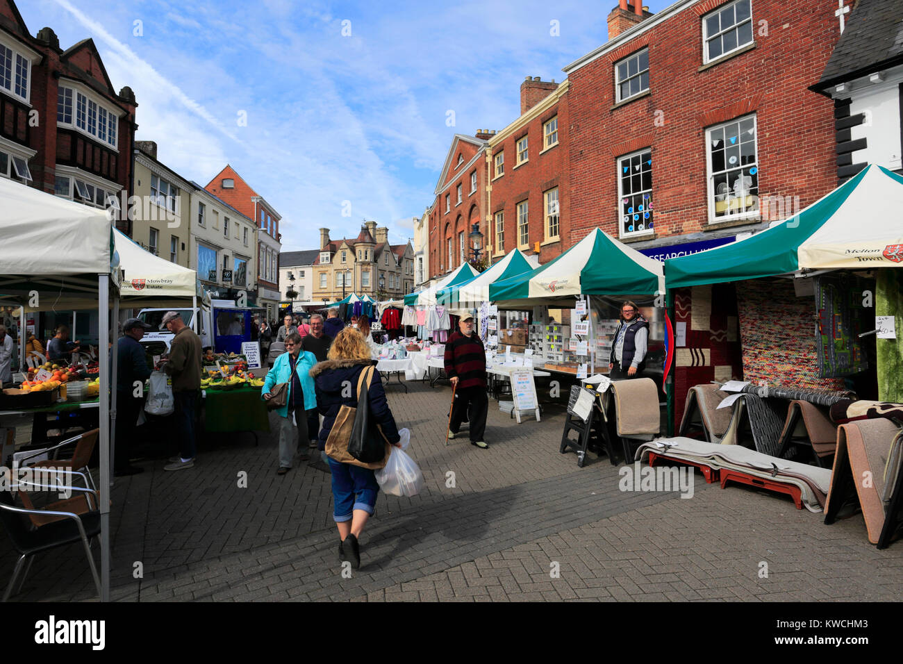 Street market, town of Melton Mowbray, Leicestershire, England; Britain ...