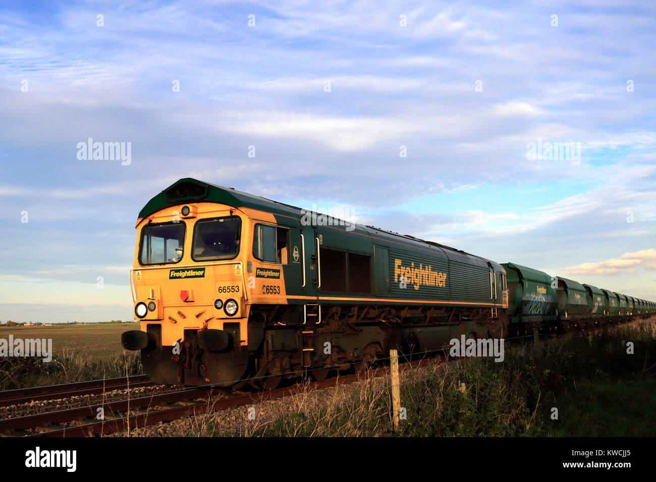 66533 freightliner train hi-res stock photography and images - Alamy