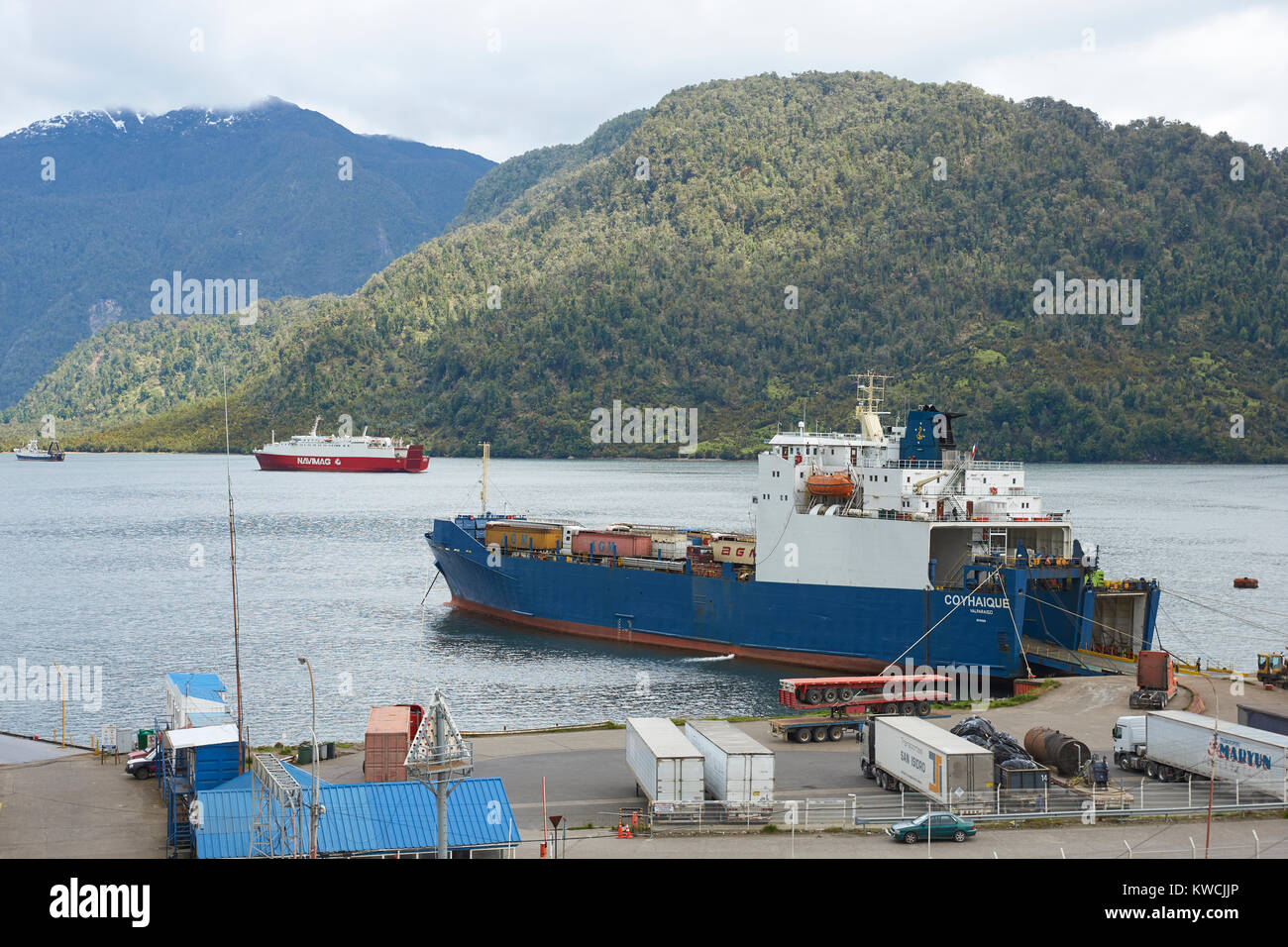 Ferry alongside coastal town hi-res stock photography and images - Alamy