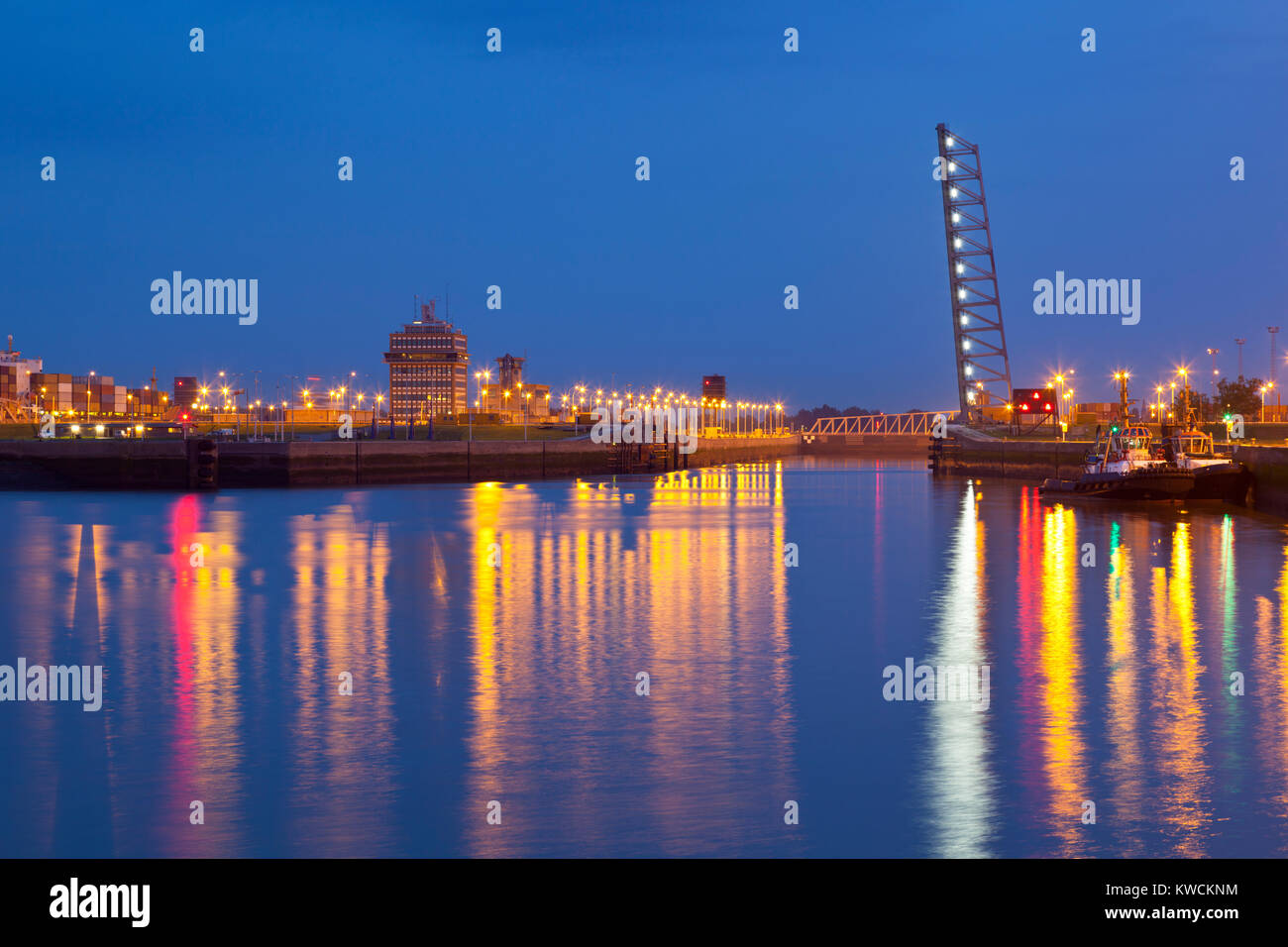 Open canal hi-res stock photography and images - Alamy