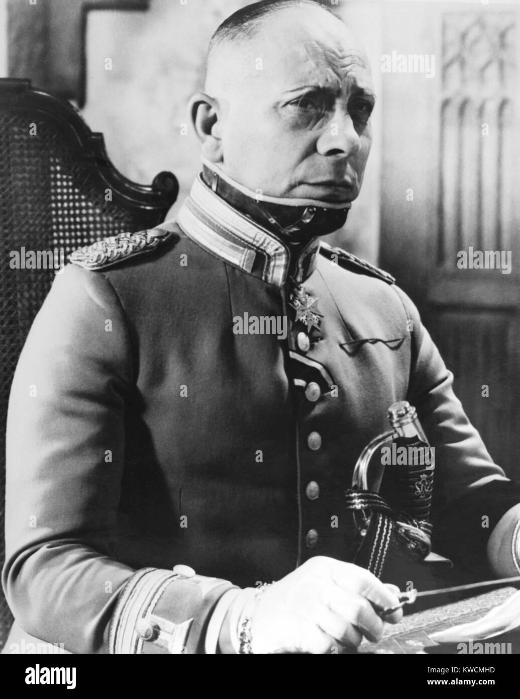 GRAND ILLUSION, (aka LA GRANDE ILLUSION), Erich von Stroheim, 1937 ...