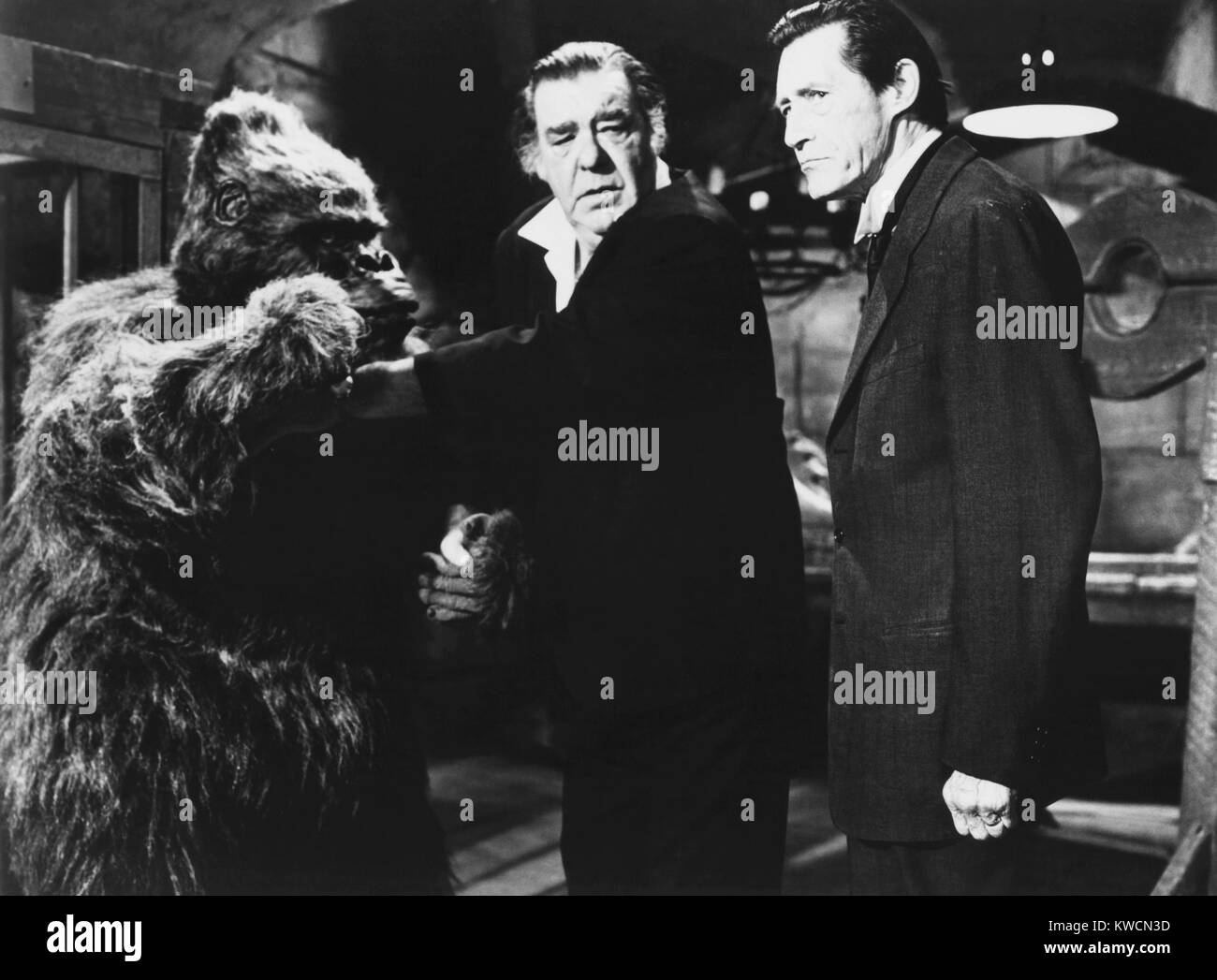 HILLBILLYS IN A HAUNTED HOUSE, from left: George Barrows, Lon Chaney Jr ...