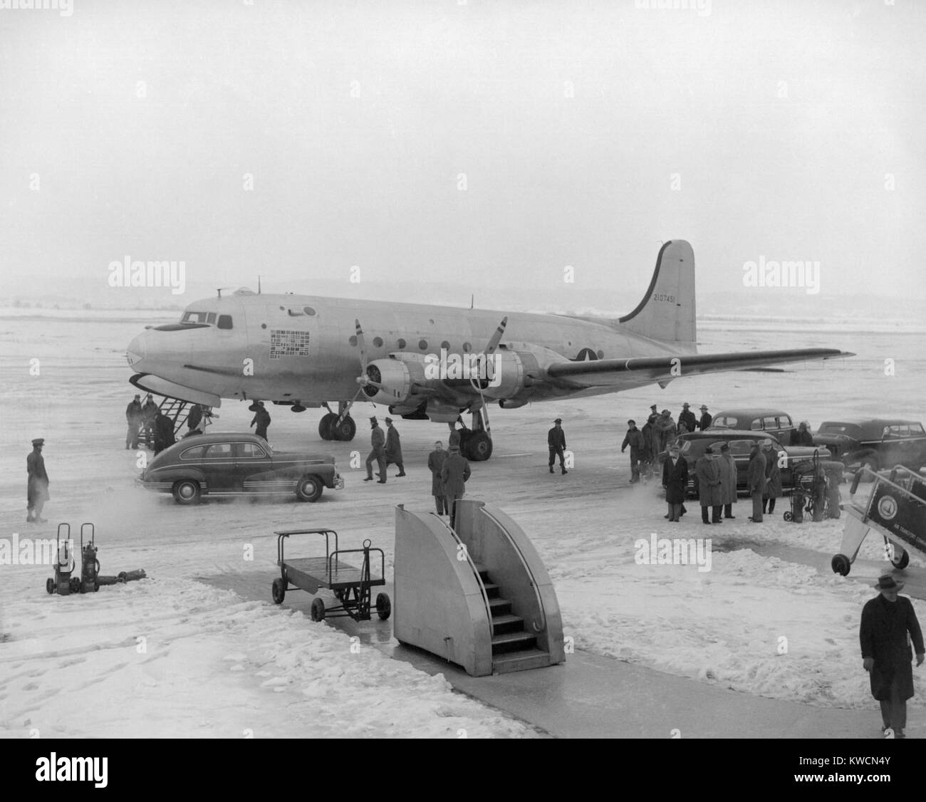 Airport taking off Black and White Stock Photos & Images - Alamy