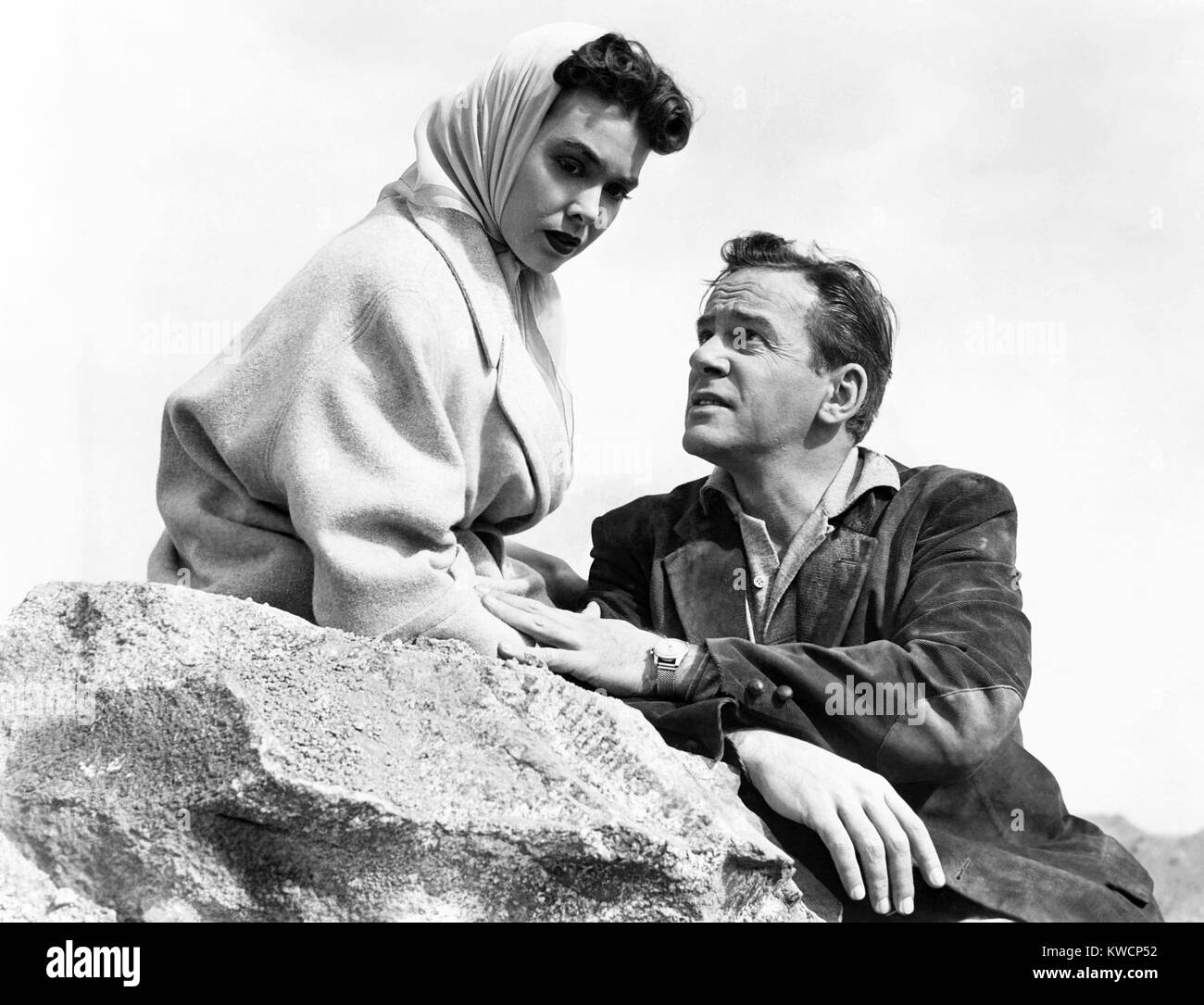 IT CAME FROM OUTER SPACE, from left: Barbara Rush, Richard Carlson ...