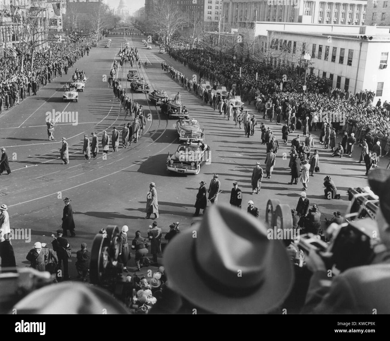 Procession of limousines as President Harry Truman rides in the ...