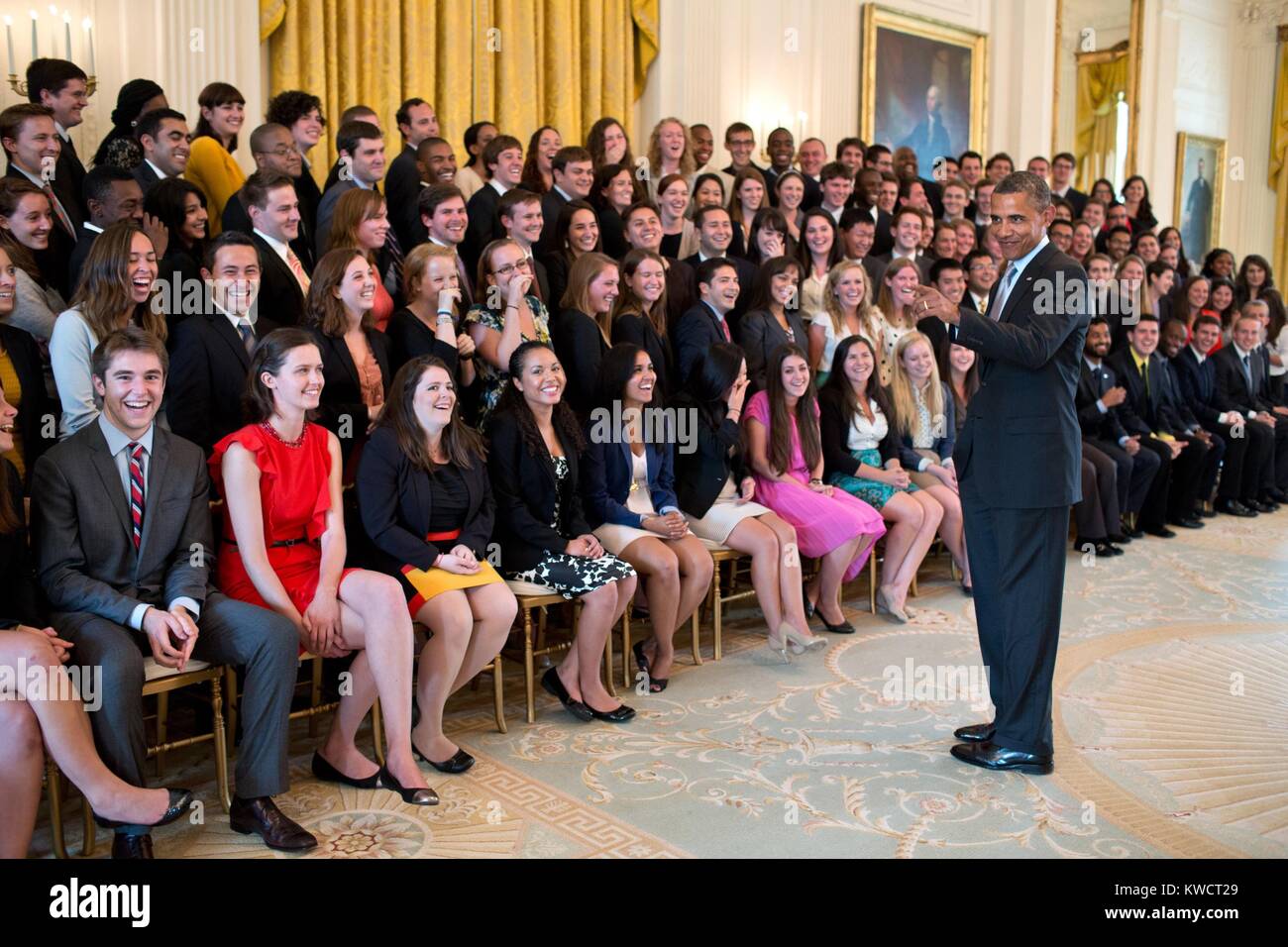 President Barack Obama talks to the 2012 Summer White House intern ...