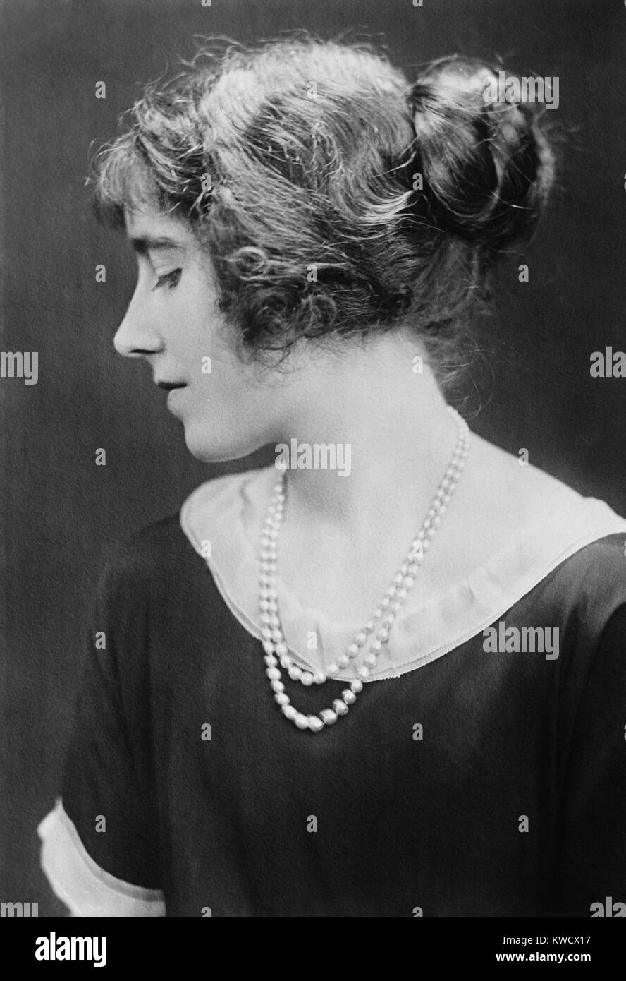 Queen mother elizabeth hi-res stock photography and images - Alamy