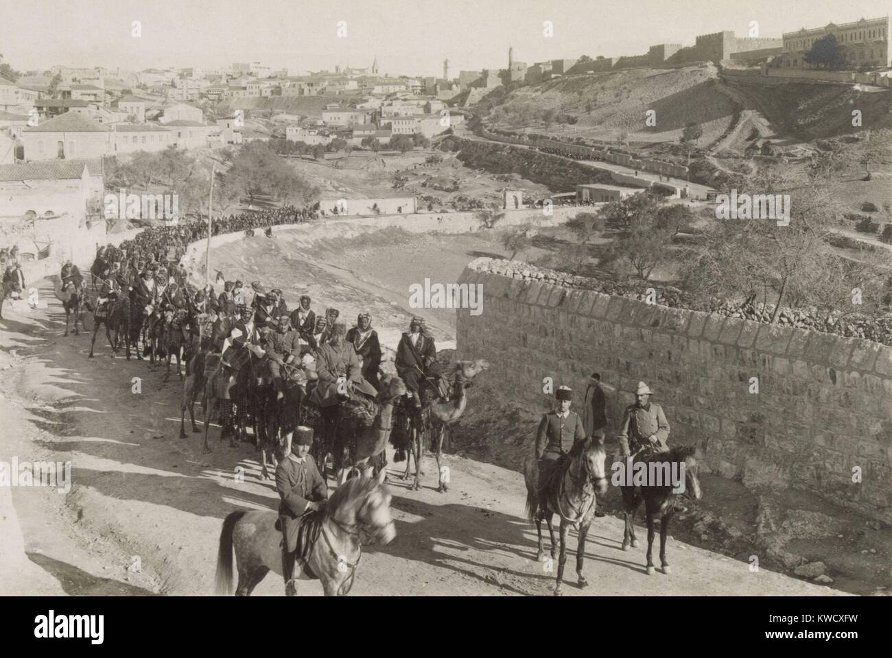 Soldiers ww1 leaving for war hi-res stock photography and images - Alamy