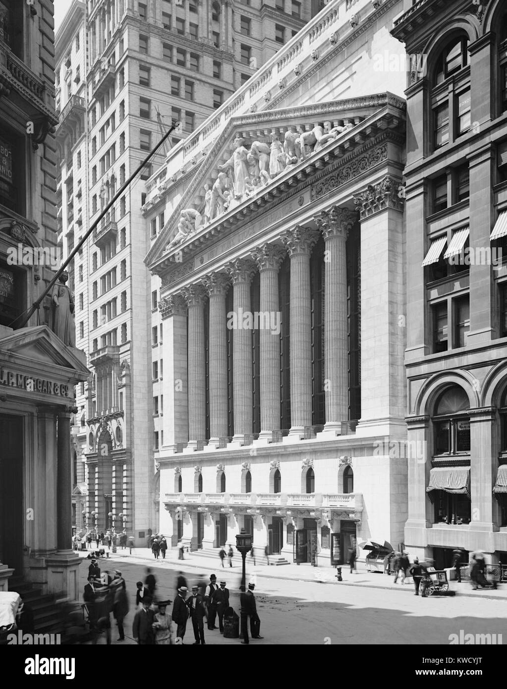 Street corner in new Black and White Stock Photos & Images - Alamy