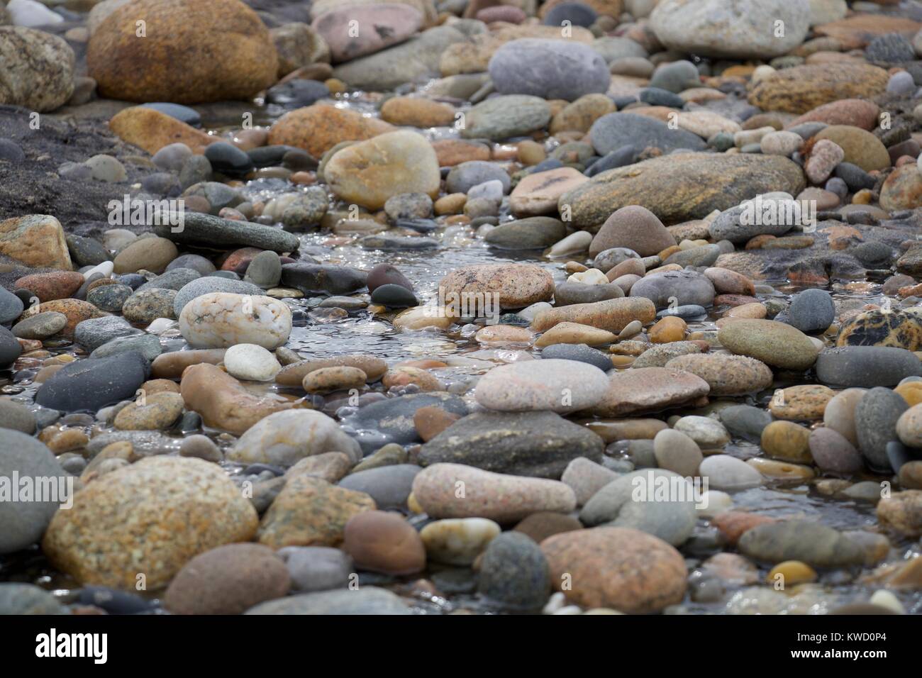 Ocean rocks smooth water hi-res stock photography and images - Alamy