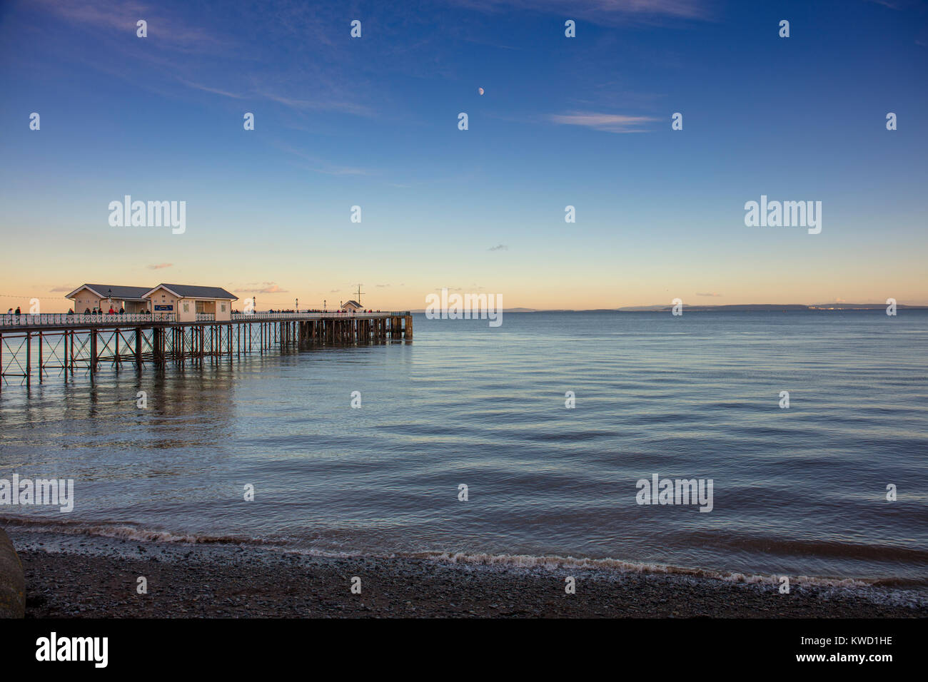 Penarth pier penarth seafront penarth hi-res stock photography and ...