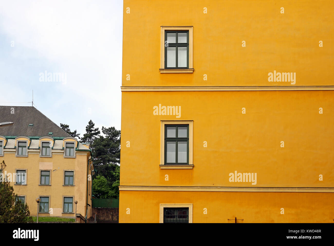 Facade yellow building windows hi-res stock photography and images - Alamy