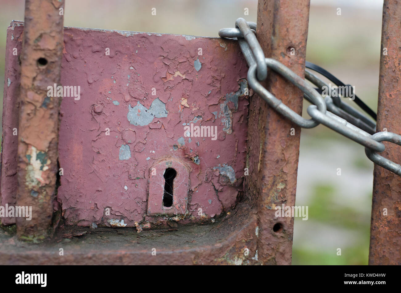 Rusty Lock with chain Stock Photo - Alamy