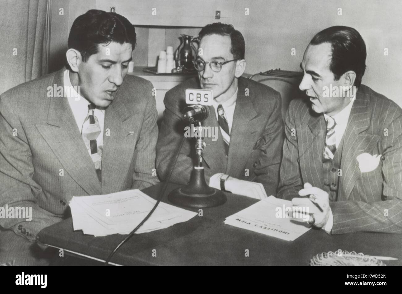 Historical cbs microphone hi-res stock photography and images - Alamy