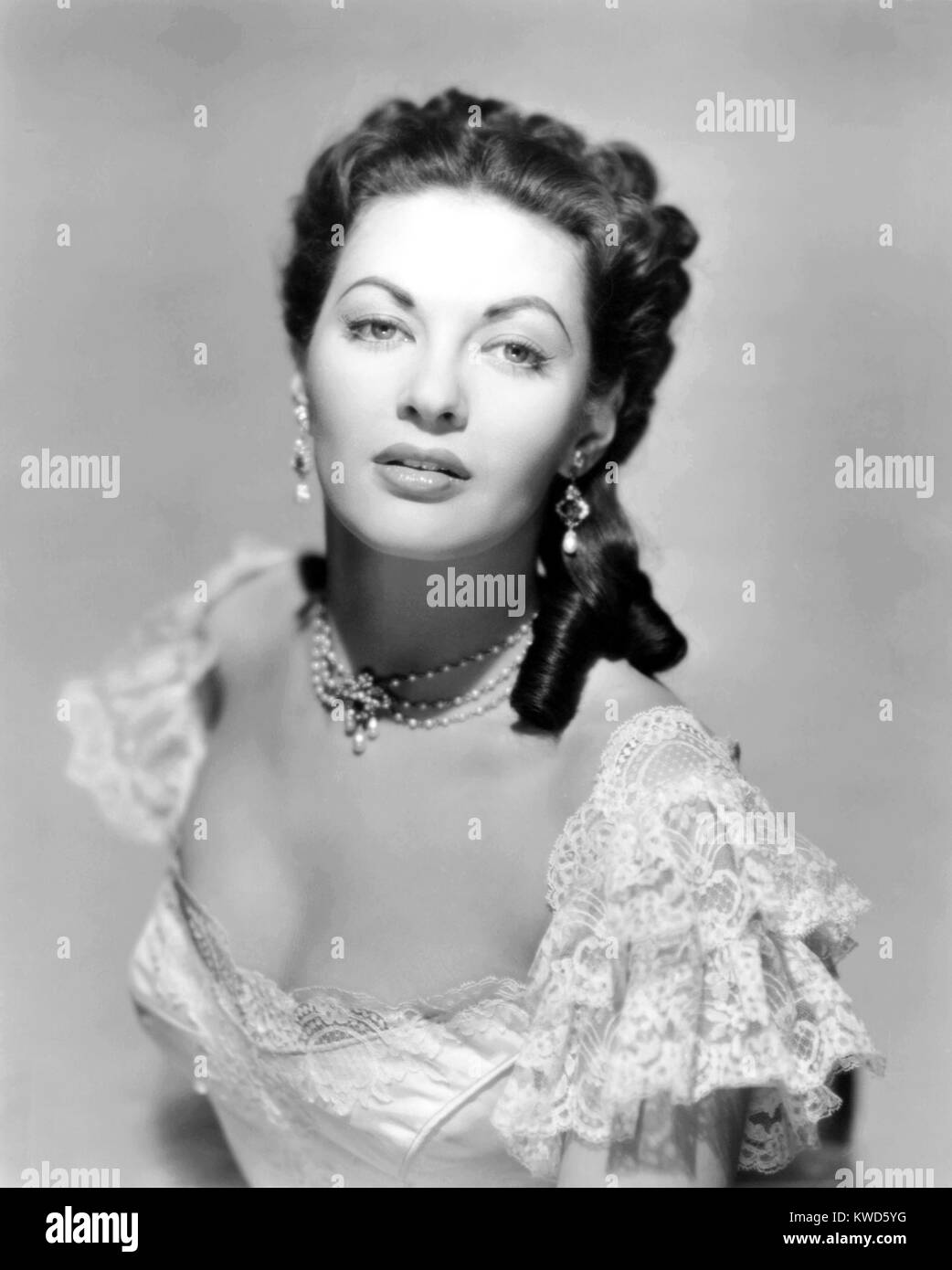SCARLET ANGEL, Yvonne De Carlo, 1952 Stock Photo - Alamy