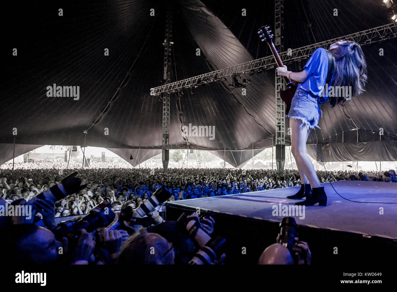 Haim sisters hi-res stock photography and images - Alamy