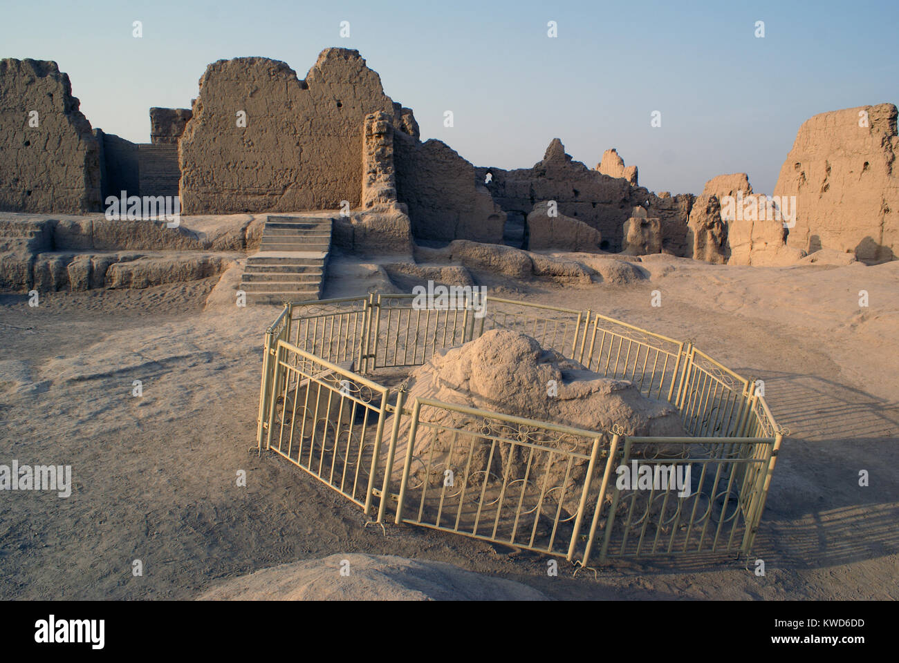 Water well china ancient hi-res stock photography and images - Alamy