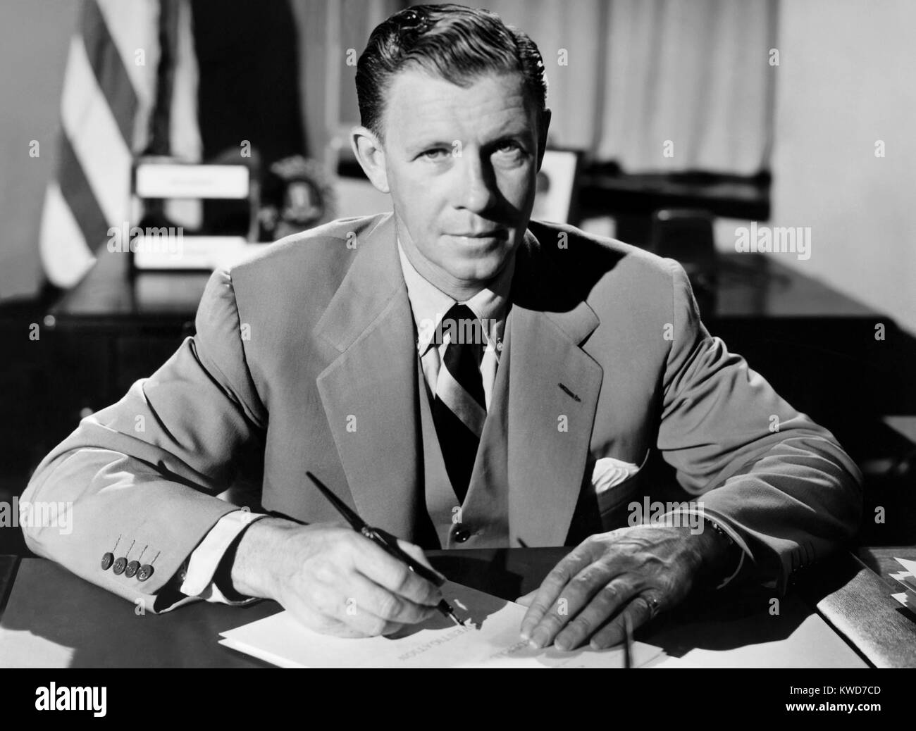 WALK EAST ON BEACON, George Murphy, 1952 Stock Photo - Alamy