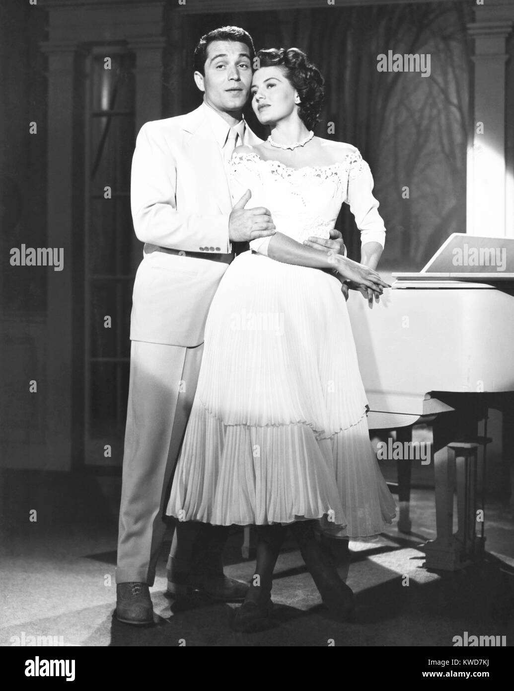 WORDS AND MUSIC, from left: Perry Como, Cyd Charisse, 1948 Stock Photo ...
