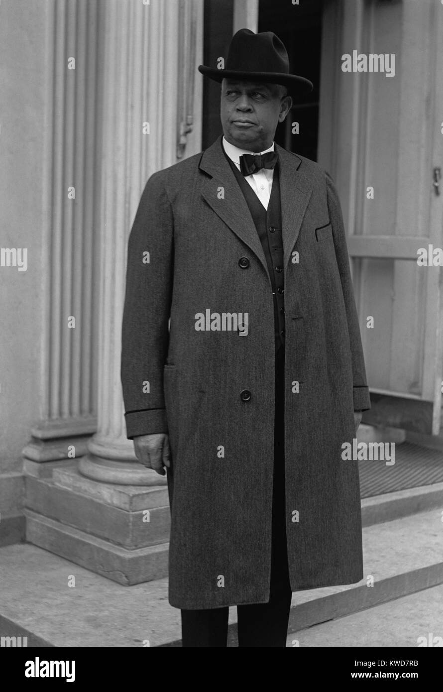 1920s priest hi-res stock photography and images - Alamy