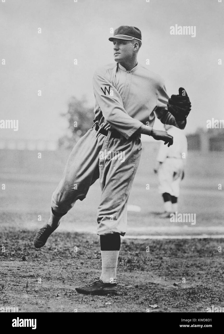 Walter johnson pitching Black and White Stock Photos & Images - Alamy