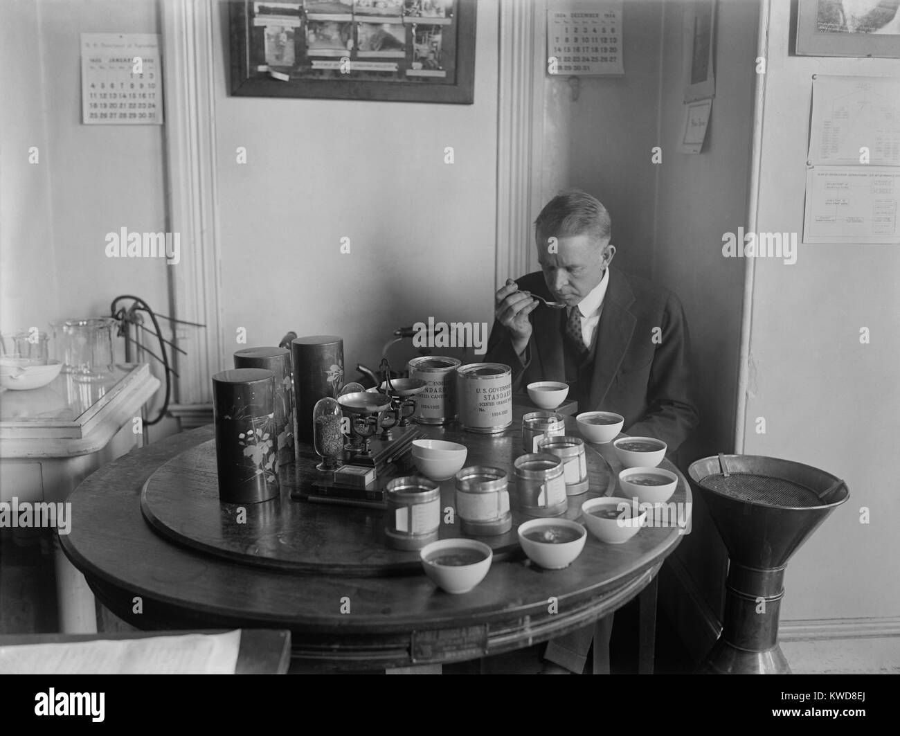 American food 1920s hi-res stock photography and images - Alamy
