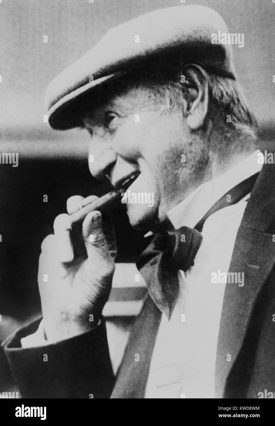 20th century newspaper literature hi-res stock photography and images ...