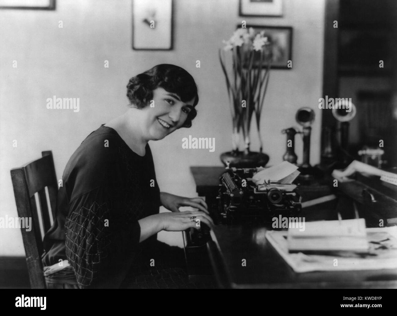 1920s office woman hi-res stock photography and images - Alamy