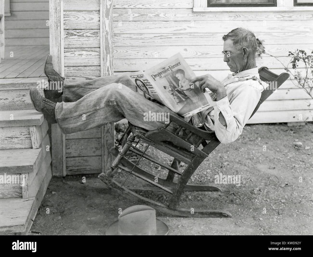 1930s farmer hi-res stock photography and images - Alamy