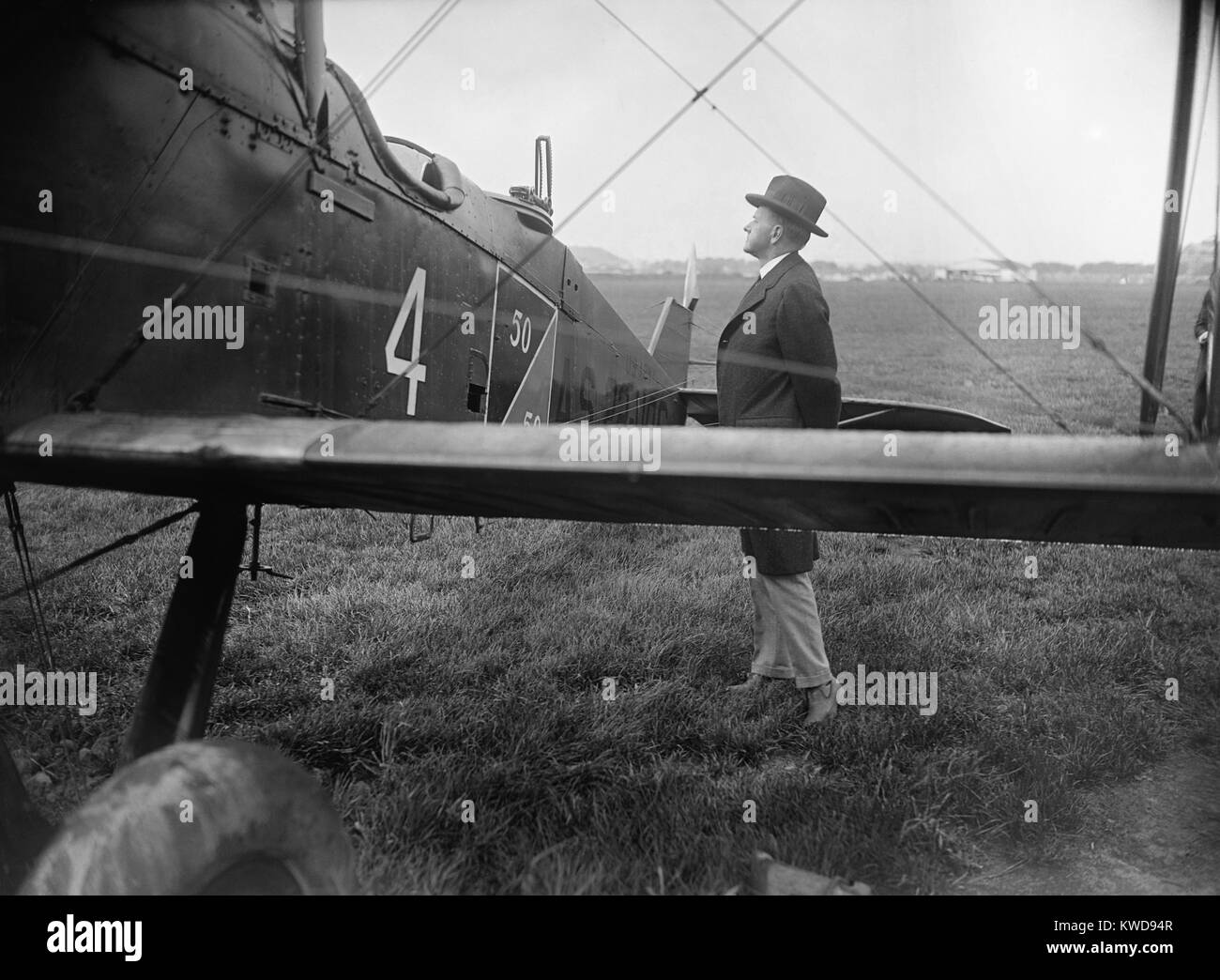 First flight around world 1924 hi-res stock photography and images - Alamy