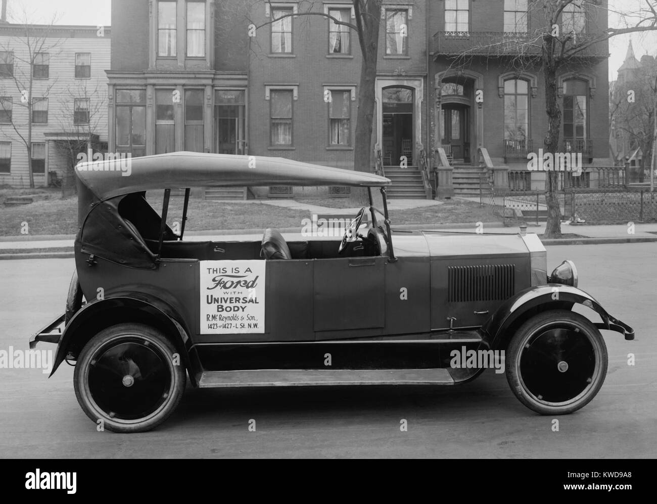 Ford Model T chassis with an 'aftermarket' Universal Body, c. 1921 ...