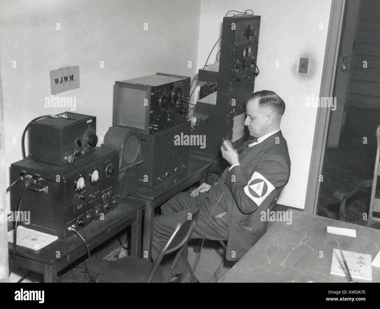 World war 2 radio transmitter hi-res stock photography and images - Alamy