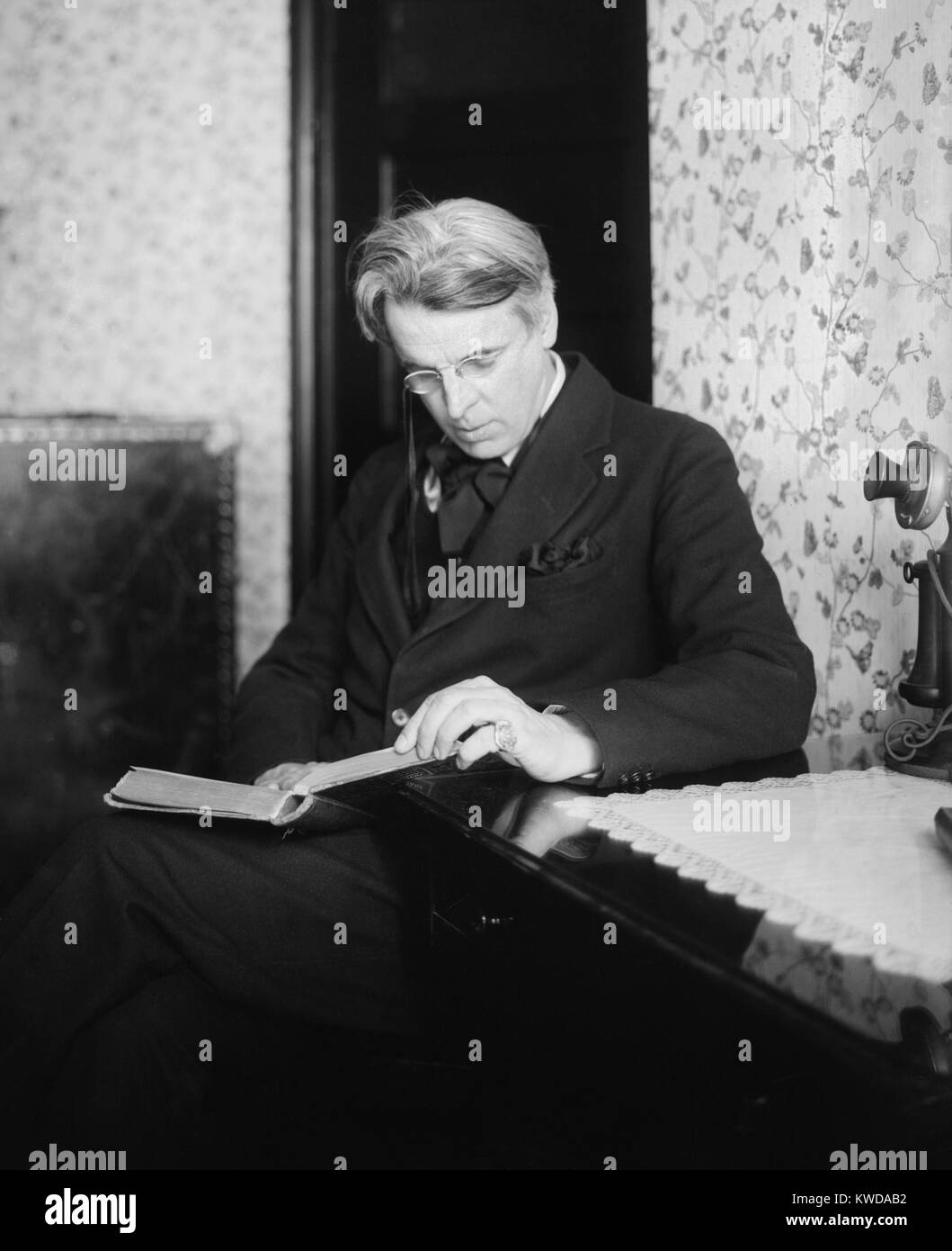 William butler yeats Black and White Stock Photos & Images - Alamy