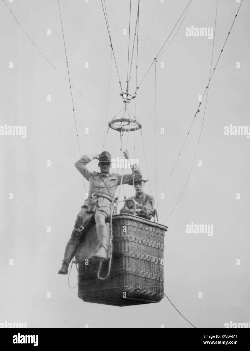 1920s flying hi-res stock photography and images - Alamy
