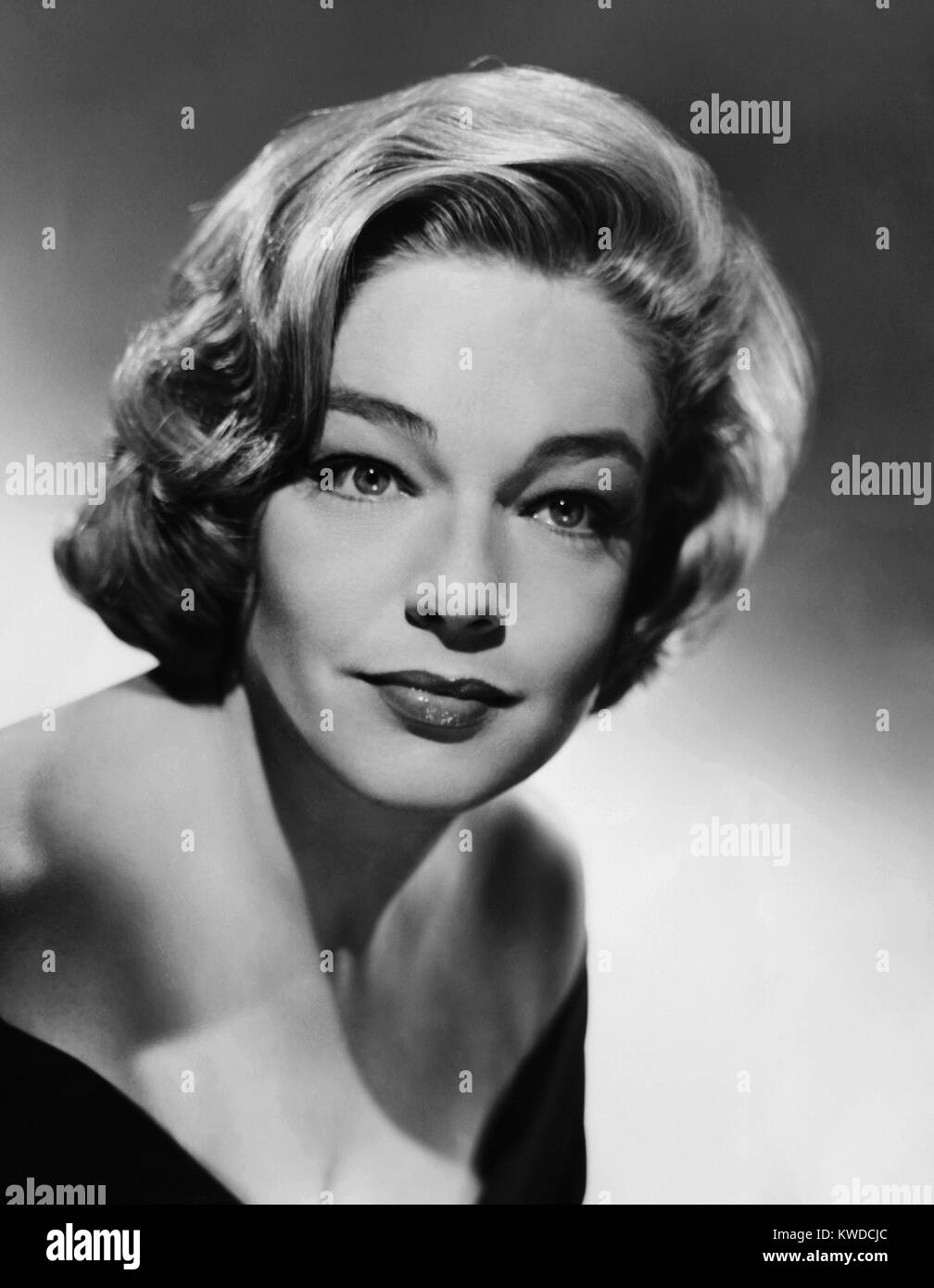 Simone Signoret, 1958 Stock Photo - Alamy