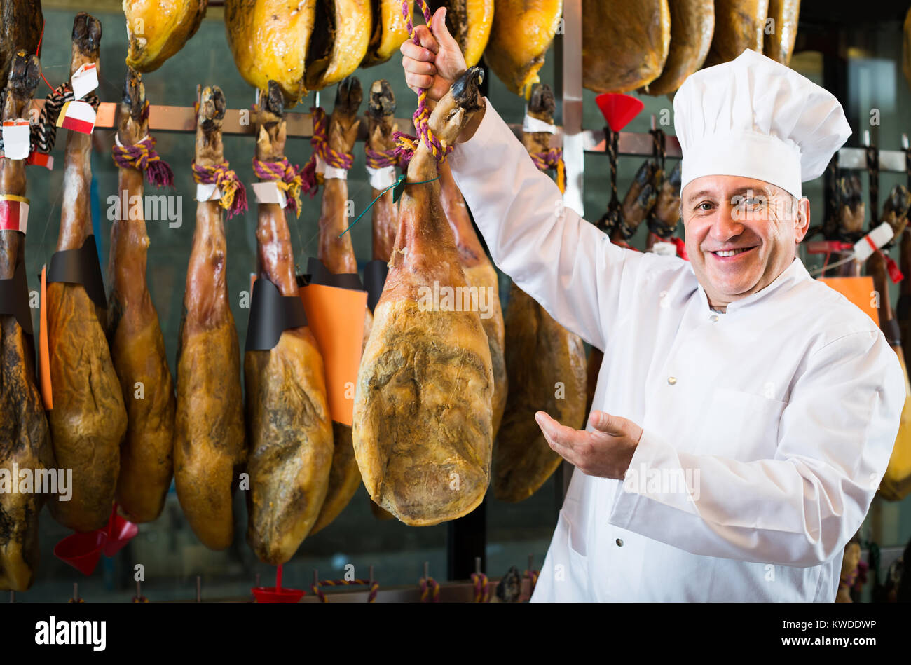 Smiling spanish shop assistant hi-res stock photography and images - Alamy