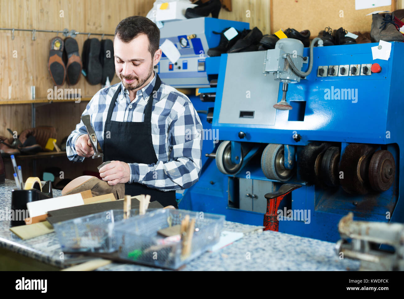 Shoe fix shoes fixing hi-res stock photography and images - Alamy
