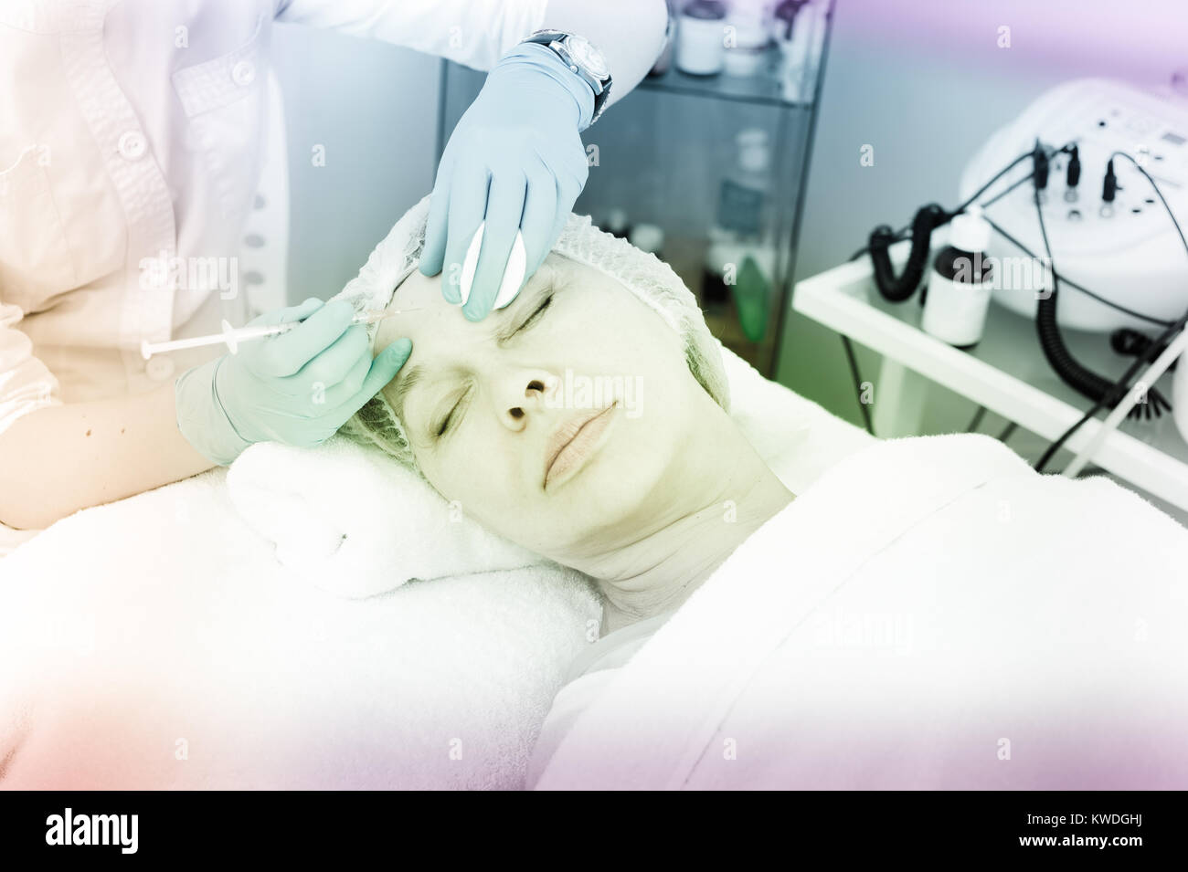 Young female doctor using injection in beauty procedures to woman ...